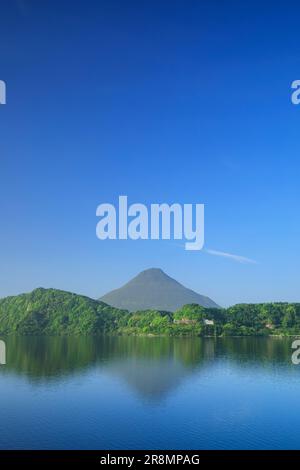 Mt. Kaimon and Lake Ikeda Stock Photo - Alamy
