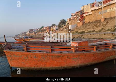 Raja Ghat, River Ganges, Varanasi, Benares, Uttar Pradesh, India Stock ...