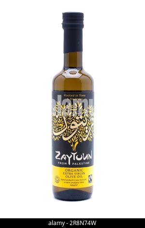 Organic extra virgin olive oil on store shelf Stock Photo - Alamy