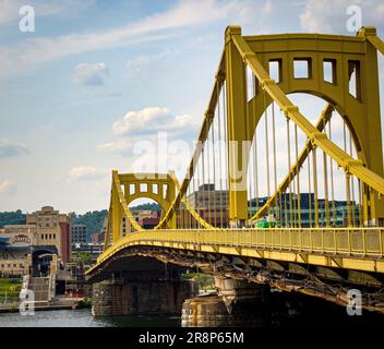 The yellow bridges of Pittsburgh - PITTSBURGH, UNITED STATES - JUNE 05 ...