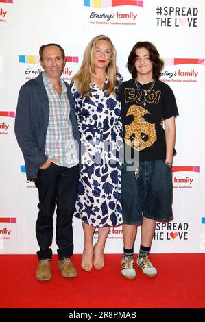 Elisabeth Röhm mit Ehemann Peter Glatzer und Sohn Easton August Anthony ...