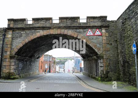 New Gate, Derry Walls, Derry, Londonderry. Photo: George Sweeney/Alamy ...