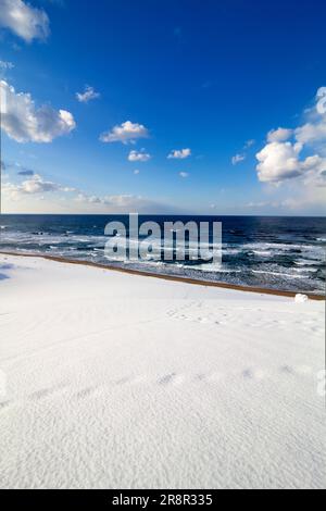 Tottori sand dunes under snow Stock Photo - Alamy