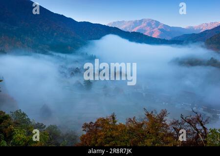 Mount Hakusan in the morning glow and sea of clouds from autumn ...
