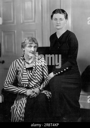 Portrait of Dame Sybil Thorndike - Vintage Cigarette Card Stock Photo ...