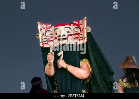 Git Hayetsk: "People of the Copper Shield" dancer with transformation ...