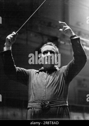 Richard Tauber as conductor. December 21, 1940 Stock Photo - Alamy