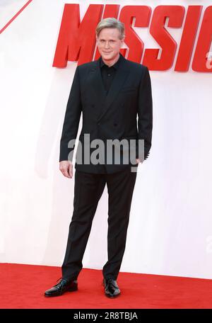 Cary Elwes attends the premiere of "Mission: Impossible - Dead ...