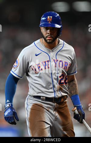 New York Mets left fielder Jason Bay (44) barely makes contact with a ...