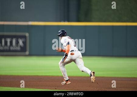 Houston Astros' Jeremy Pena (3) steals second base against Milwaukee ...