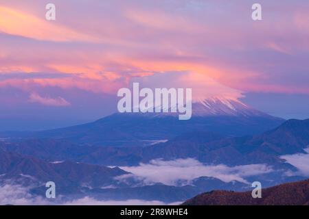 Cap cloud over Mount Fuji Stock Photo - Alamy