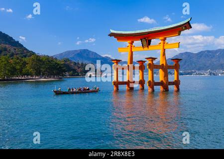 A tourist boat and big shrine gates on Miyajima Stock Photo - Alamy