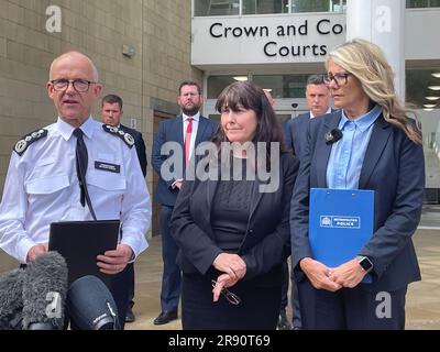 Sgt Matt Ratana's partner Su Bushby (right) reading a statement outside ...
