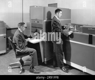 IBM 650 Magnetic Drum Data Processing Machine. An early IBM computer ...