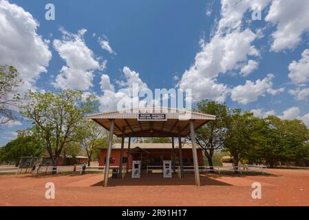 The Victoria River Roadhouse, Victoria Highway, Northern Territory ...