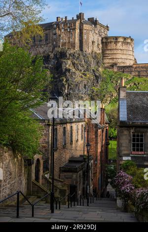 UK, Scotland, Edinburgh, Empty alley steps with Edinburgh Castle in ...