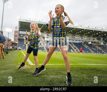 Rob Burrows Daughters Maya and Macy pour buckets of grass over the head ...