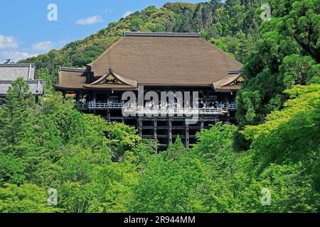 Main hall of Kiyomizu temple and the stage of Kiyomizu Stock Photo - Alamy