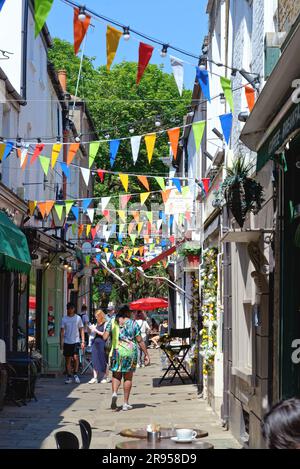 Small shops in Paved Court, Richmond upon Thames, Surrey Stock Photo ...