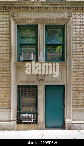 Emery Roth designed The Whitby, a ten-story beige brick apartment ...