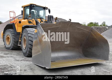Wheel loader in a quarry in Norway Stock Photo - Alamy
