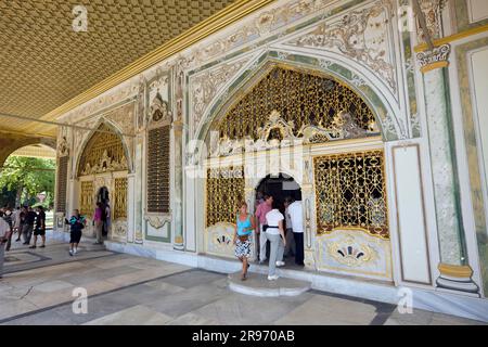Divan, Topkapi Palace, Golden Horn, Istanbul, Topkapi Sarayi, Cannon ...