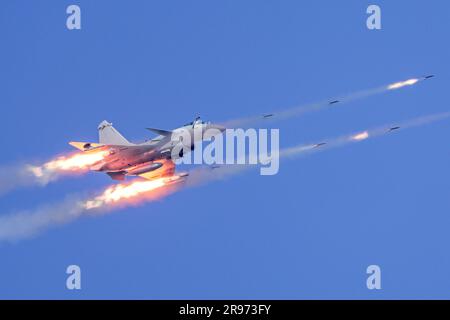 Chengdu J-10 Vigorous Dragon Stock Photo - Alamy