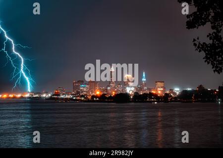 Lightning Storm behind the Cleveland, Ohio Skyline Stock Photo - Alamy