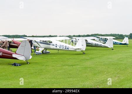 A line of aircraft at Sywell aerodrome Stock Photo - Alamy