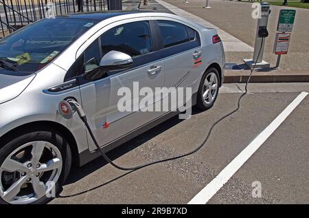 Volt electric vehicle charging in San Francisco's Civic Center ...