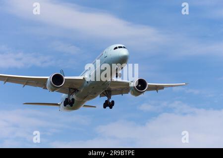 Air Canada, Boeing 787-9,C FNOI, landing at Pearson Airport, Toronto ...