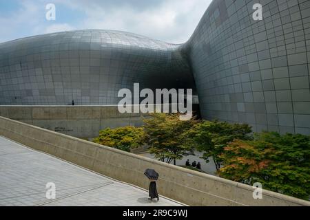Dongdaemun Design Plaza, DDP, street food market, Seoul South Korea ...