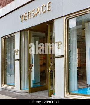 Front of shop on Rodeo Drive Beverly Hills CALIFORNIA Stock Photo - Alamy