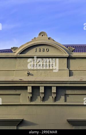 Window lintel construction. Steel roof trusses details with bricklaying ...