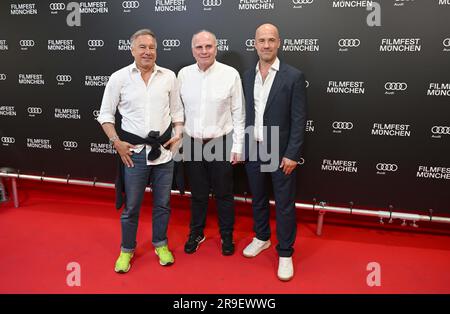 26 June 2023, Bavaria, Munich: Actresses Stella Goritzki (l-r), Beatrix ...