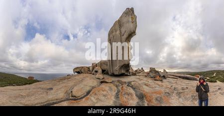 Sit­ting high rocky plat­forms above the sea, Remark­able Rocks’ sur­re ...