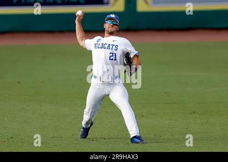 Kentucky infielder Ryan Waldschmidt (21) at bat during an NCAA college ...