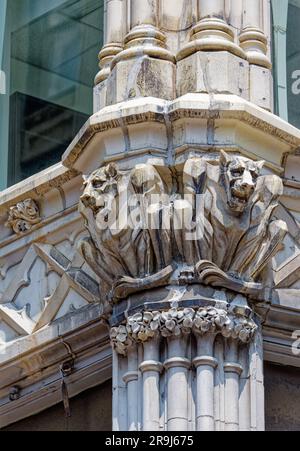 Terra cotta detailing above the second floor of Washington Street ...