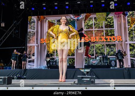 Sophie Ellis-Bexter plays the Pyramid Stage - Sunday at the 2023 ...
