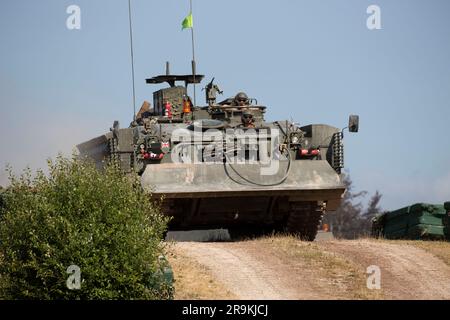 British army Challenger Armoured Repair and Recovery Vehicle (CRARRV ...
