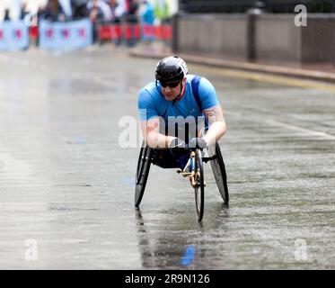 Stuart Bloor (GBR), passing through Cabot Square, on his way to finish ...
