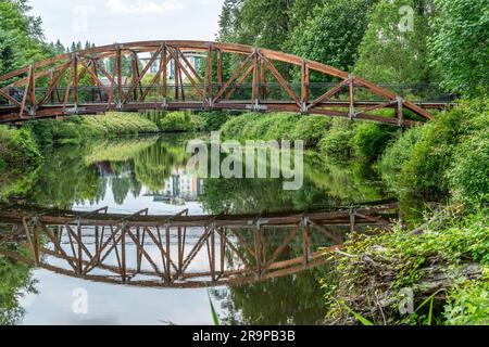 A pedestrian bridge over the Sammamish Riverr in Bothell, Washington ...