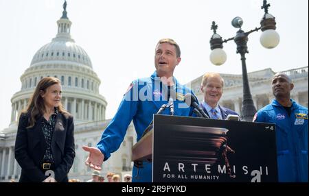 NASA astronauts Reid Wiseman, Victor Glover, Christina Hammock Koch ...