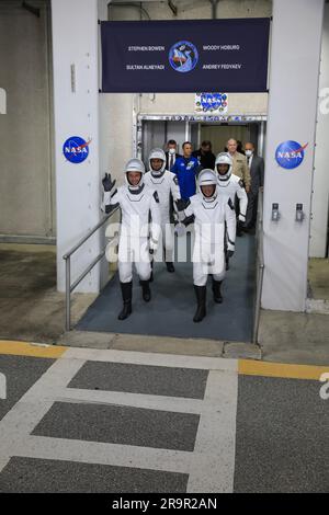 ISS space walk. Mission specialist Rick Linnehan during the third ...