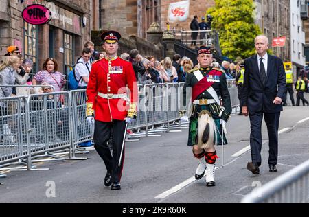 Scottish soldiers walk down Royal Mile ahead of Queen Elizabeth coffin ...