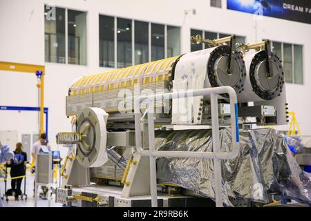 iROSA Lift Operation. Inside the Space Station Processing Facility high ...