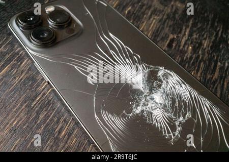 Seattle, USA. 11 Jun, 2023: Damaged Iphone from a 5 story window drop ...