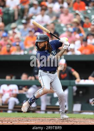Seattle Mariners shortstop J.P. Crawford warms up before an opening-day ...