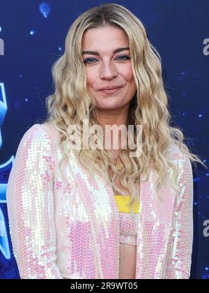 Canadian actress Annie Murphy arrives at the Los Angeles Premiere Of ...
