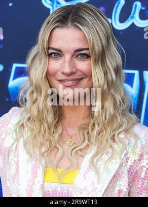 Canadian actress Annie Murphy arrives at the Los Angeles Premiere Of ...